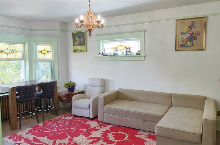 1 Bed 1 Bath 1 Living Room Suite - Canada