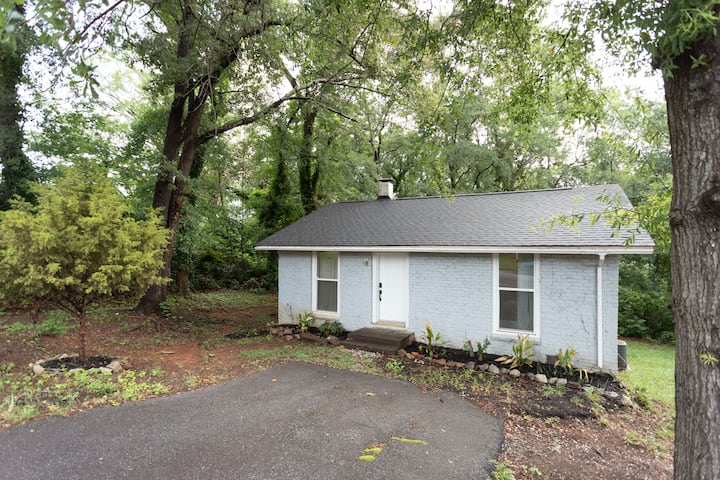 2br Quiet House Near Downtown Ideal For Long Stays - Spartanburg, SC