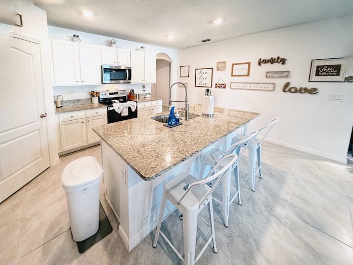 Private Pool, Close To Beach, Disney & Springs - Deltona, FL