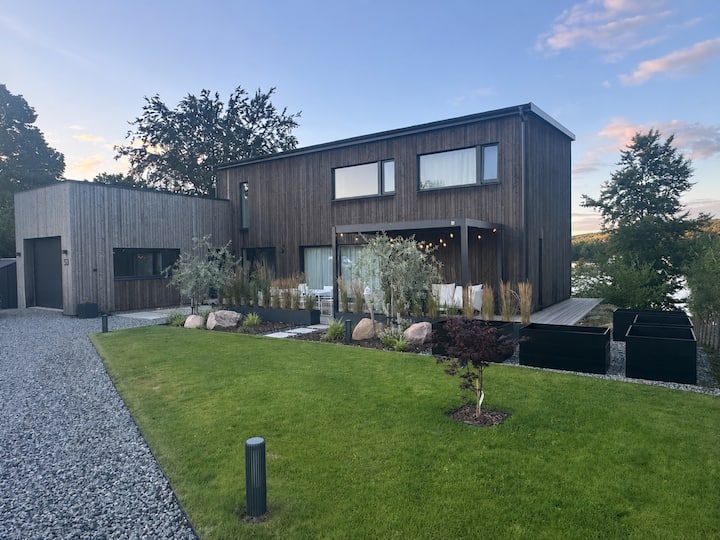 Arkitektritat Hus Vid ÖResjö För Foto & Produktion - Borås