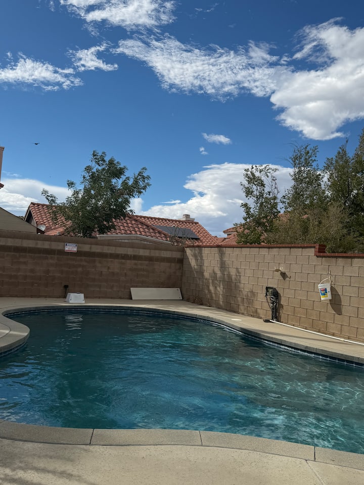 Two Homes Peace & Privacy | 6br - Palmdale, CA