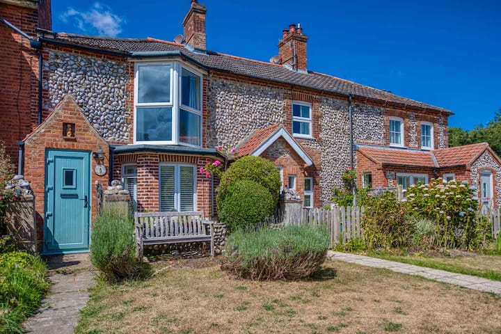 A Beautiful Coastal Cottage On The Common - Sheringham