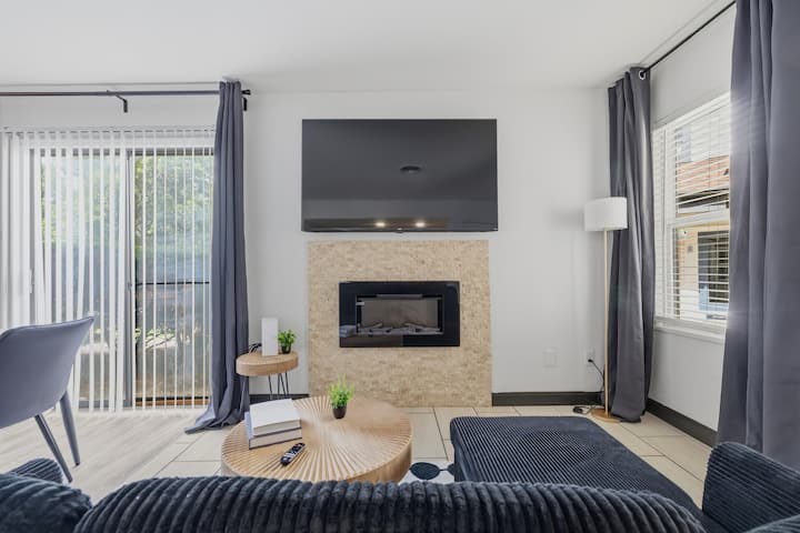 Quiet Studio | Firepit | Gym | Pool | Parking - Zionsville, IN