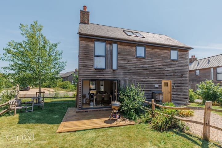 Pet-friendly Dorset Cottage For 6, Near Lake Beach - Lulworth Cove