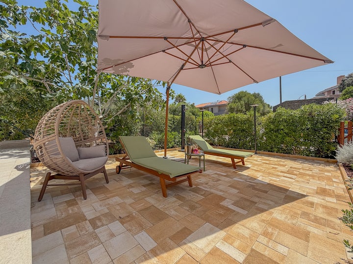 Pergola, Bbq And Modern Comfort - Stintino