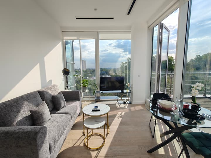 (P218p)1 Bed Apt With Ac+balcony+carpark, Chiswick - Brentford
