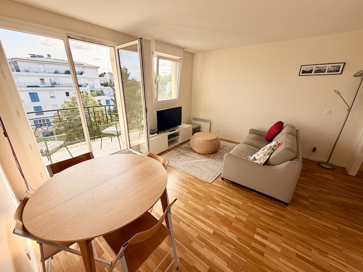 Jolie Appartement 1 Chambre Ensolleilé Avec Balcon - Rueil-Malmaison