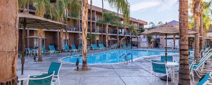 Resort Oasis | 2br Condo With Pool & Spa - Palm Springs, CA