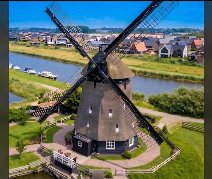Unieke Windmolen 1663 Nabij Alkmaar, Bergen - Alkmaar