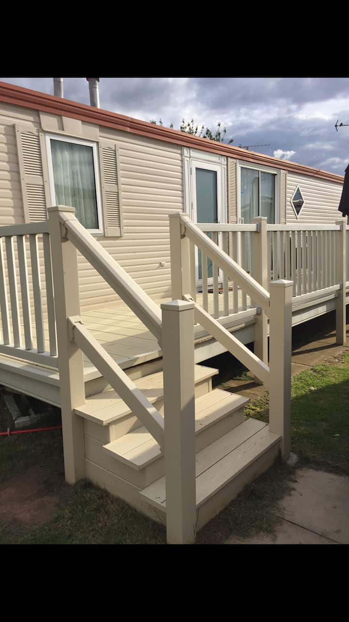 Static Caravan At Parkdean Hunstanton With Decking - Hunstanton