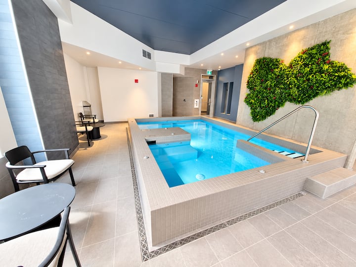 The Downtown Sugar Shack | Rooftop Pool | Sleeps 8 - Levis