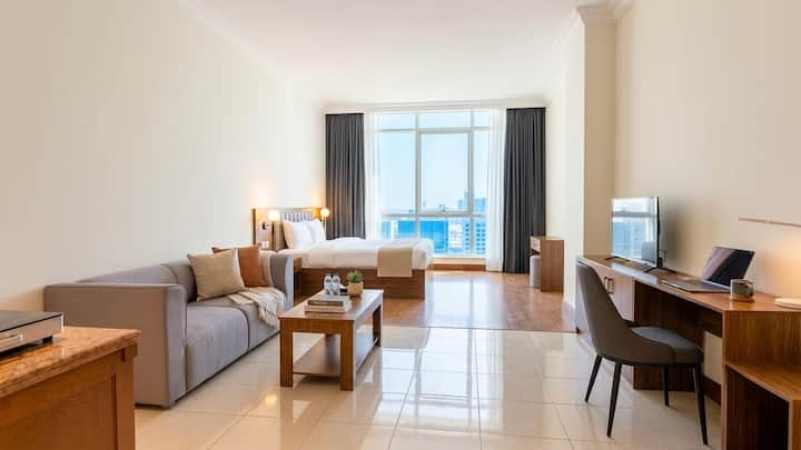 Royal Vacation | Modern Studio In Abu Shagara - Sharjah