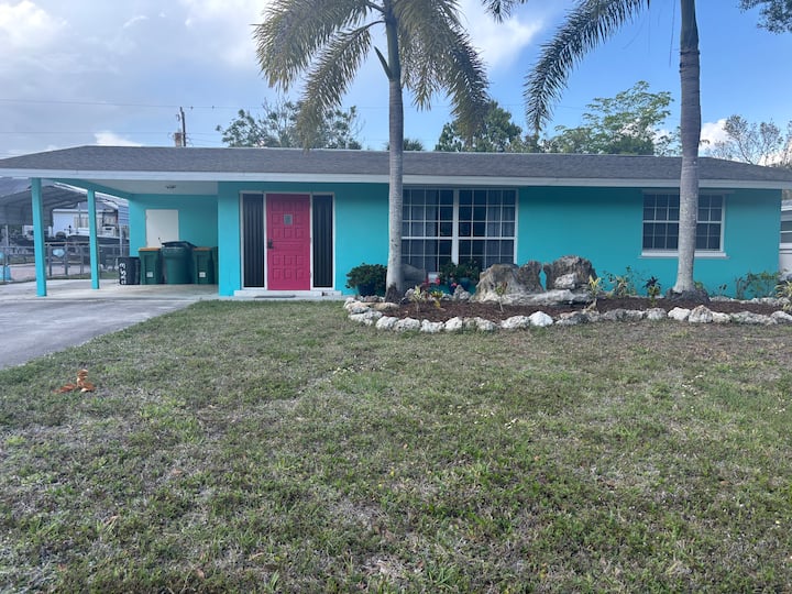 The Meyers Beach Bungalow - Naples, FL