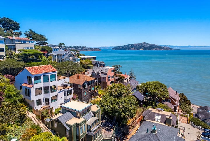 Coastal Sanctuary: Private Sauna & Unrivaled Views - Sausalito, CA