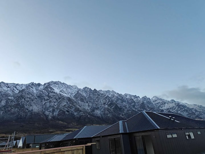 -Stylish Home
-Wake Up To Stunning Views - ニュージーランド クイーンズタウン