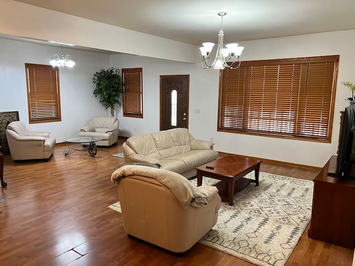 Spacious And Comfortable Home In St. Paul - Saint Paul, MN
