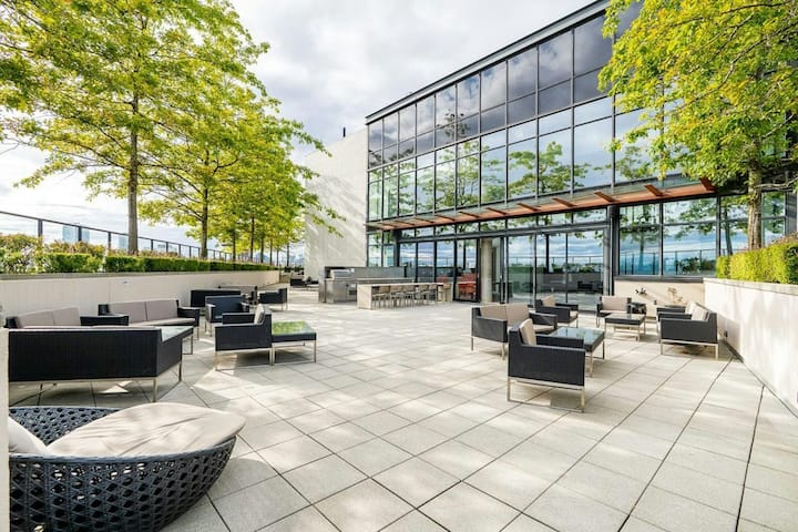Vancouver 2br/2bd With Mountain And Water Views - Vancouver