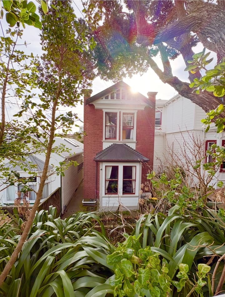 Central Mount Victoria Gem - Wellington