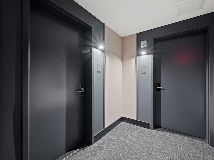 501 First #912b | Stylish Highrise Studio - Phillip & Patricia Frost Museum of Science
