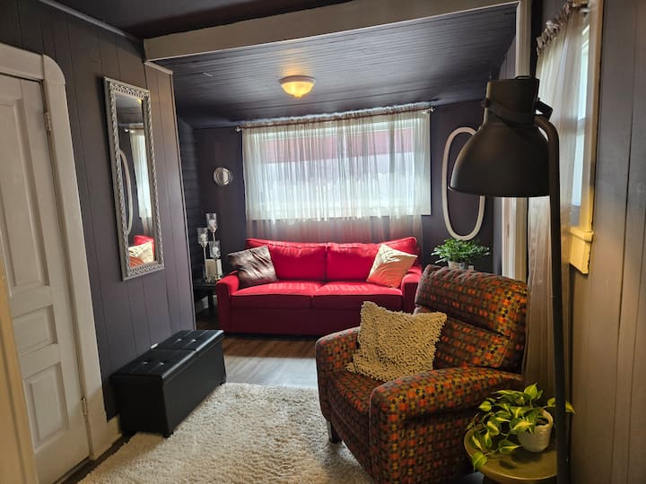 Queen Bed - Artsy, Trendy, Fun Apartment Space - Indianapolis, IN