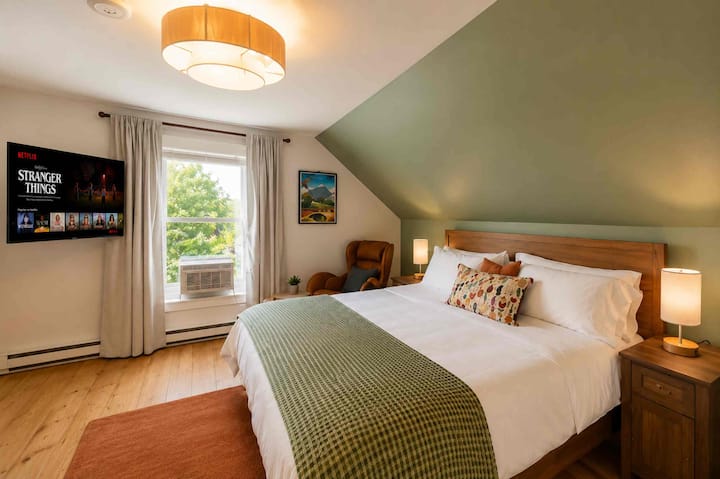 Bright King Suite, Massage Chair & Private Bath - Boston, MA