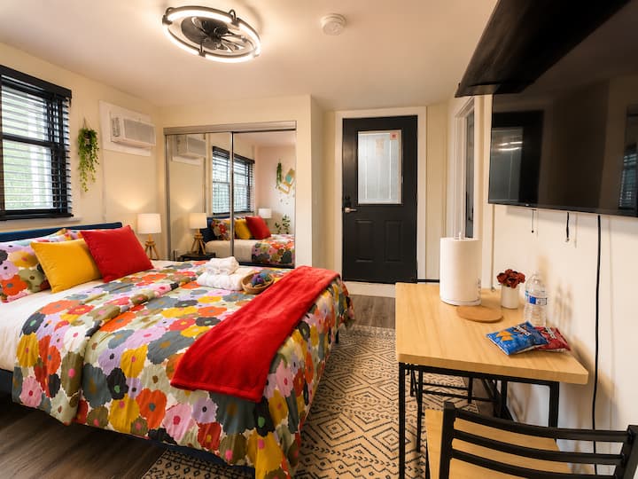 Modern Cozy Garden Studio | Minutes To Manhattan! - West New York, NJ