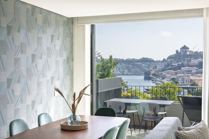 Top-floor Douro River View - Pool, Spa & Balcony - Porto