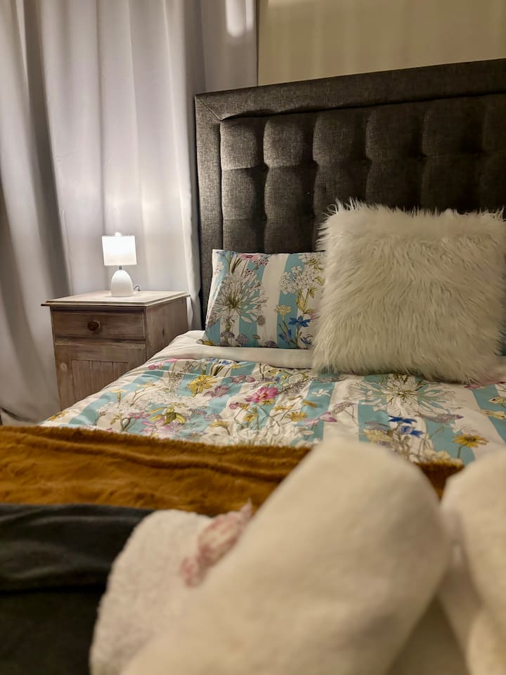 Relax And Unwind At Stylish Helderberg Haven - Somerset West