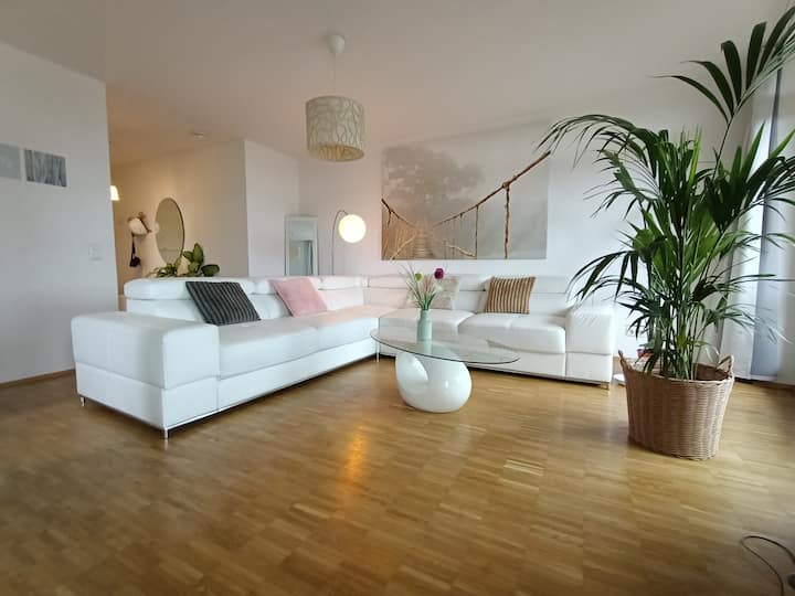 Stylish Apartment 65m²_1 Min To Tram & Fair Messe - Düsseldorf