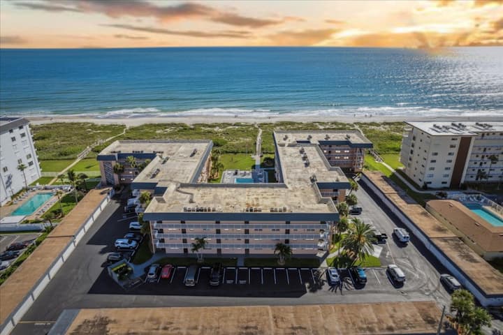 2bd Luxury Oceanfront Condo / Ground Floor / 10-19 - Cocoa Beach, FL