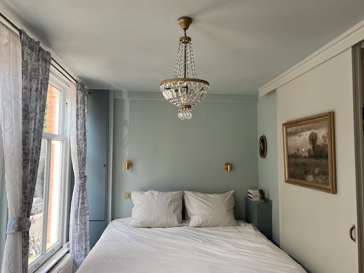 Parisian Charm In Amsterdam East - Amsterdam