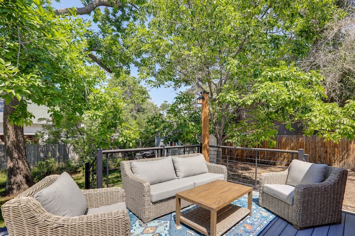 Private Hot Tub & Yard! All-seasons Littleton Gem - Littleton, CO