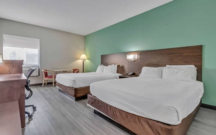 Family Suite | Baymont Myrtle Beach | Near Beach - North Myrtle Beach, SC