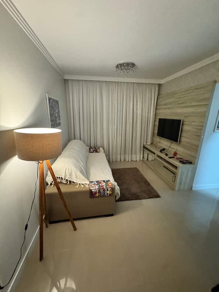 Apto Um Quarto + Garagem A 160m Da Praia. - Balneário Camboriú
