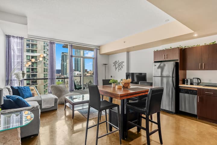 2 Bed 2 Bath | Ug Parking | Mins To Stampede | Ac - Calgary