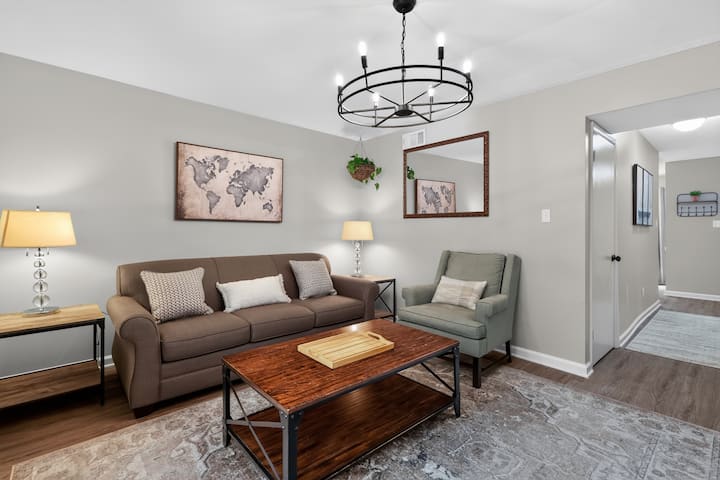 2-story Gem Near Nc State And Rex | Wifi+all Utils - Raleigh, NC