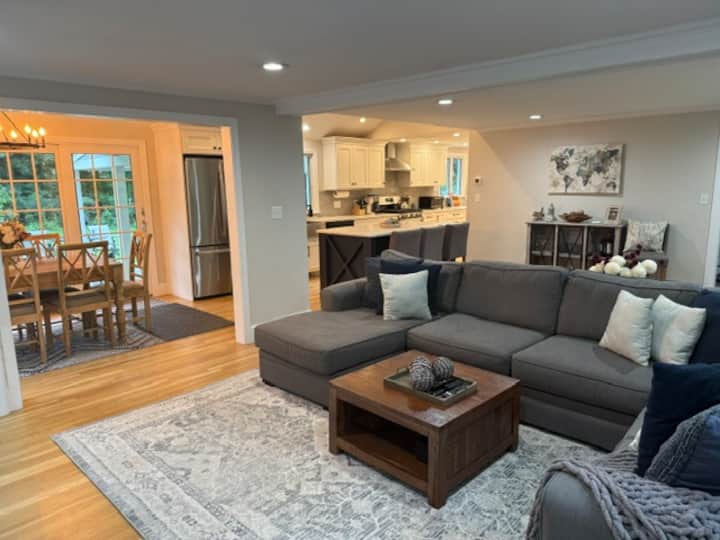 3br Andover Home | Walk To Phillips Academy - Andover, MA