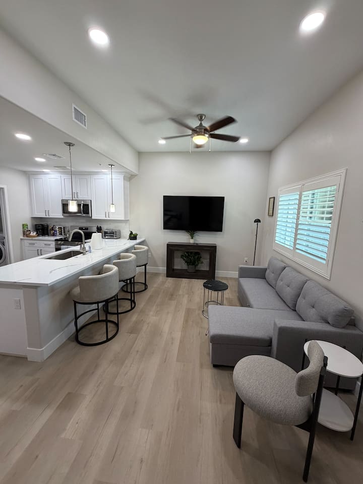 New And Modern Condo! Pool And Great Location! - Tucson, AZ