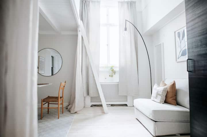 Cozy Sub-level Studio Perfect For 2 People - Stockholm