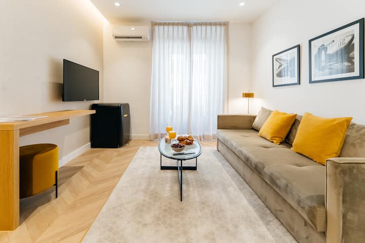 Refugio Real Junto Al Palacio · 1br 1bt - Madrid