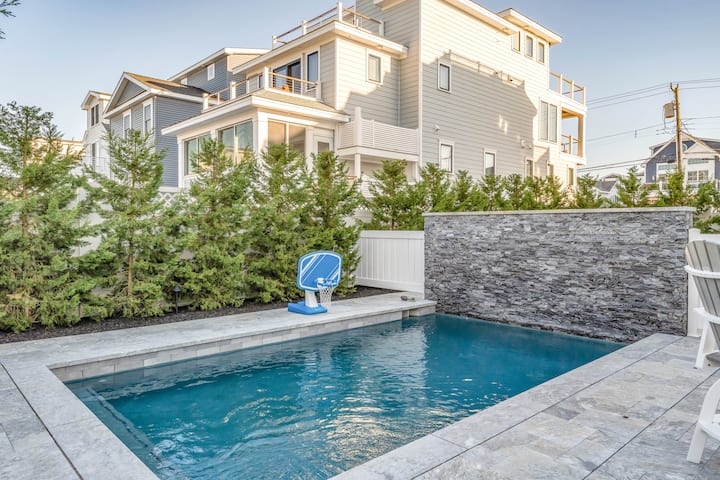 Luxury Avalon Townhome | Private Pool + Bay Views - Sea Isle City, NJ