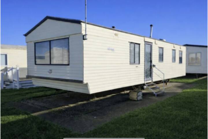 Lyons Robinhood Rhyl 4 Berth Caravan - Abergele