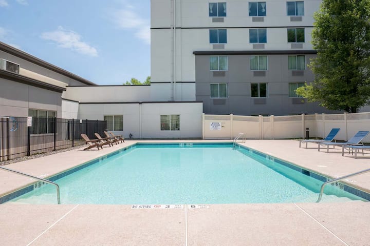 1 King Bed, Studio, Kitchenette, Non-smoking - Danbury, CT