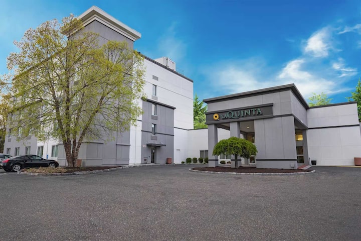 2 Queen Beds, Studio, Kitchenette, Non-smoking - Danbury, CT