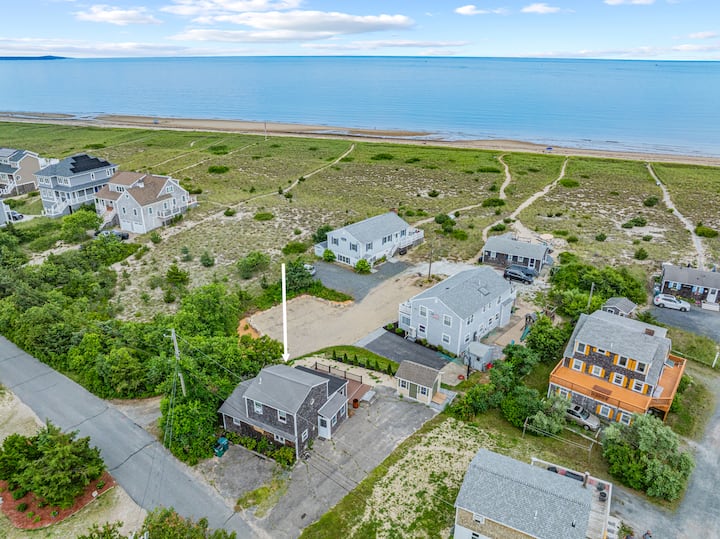 Quaint Cottage 500 Yards To Sagamore Beach - Orleans, MA