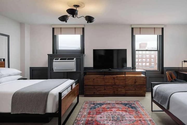 Double Queen | Hotel Morgan | Downtown Morgantown - Morgantown, WV