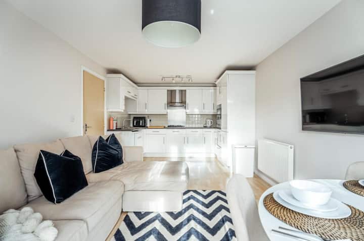 Modern Apartment | Parking | Great Location - St Albans