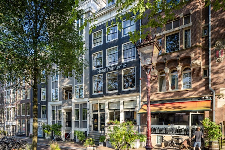 Six Person Private Family Room - Hotel Prinsenhof - Amsterdam