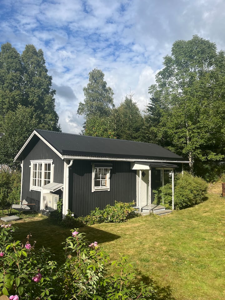 Mysigt Sjöglimts Hus  Sjönära Med Egen Brygga - Nässjö