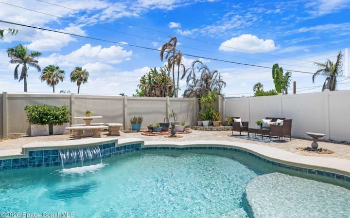 6 Br Beach House With Pool; 1 Hour From Disney - Melbourne Beach, FL